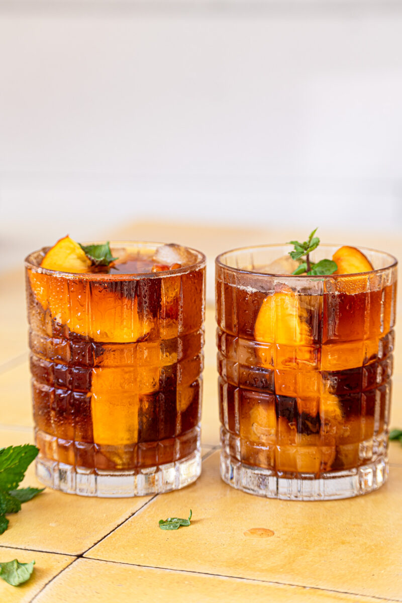 Pfirsich-Eistee ohne Zucker – selbstgemacht